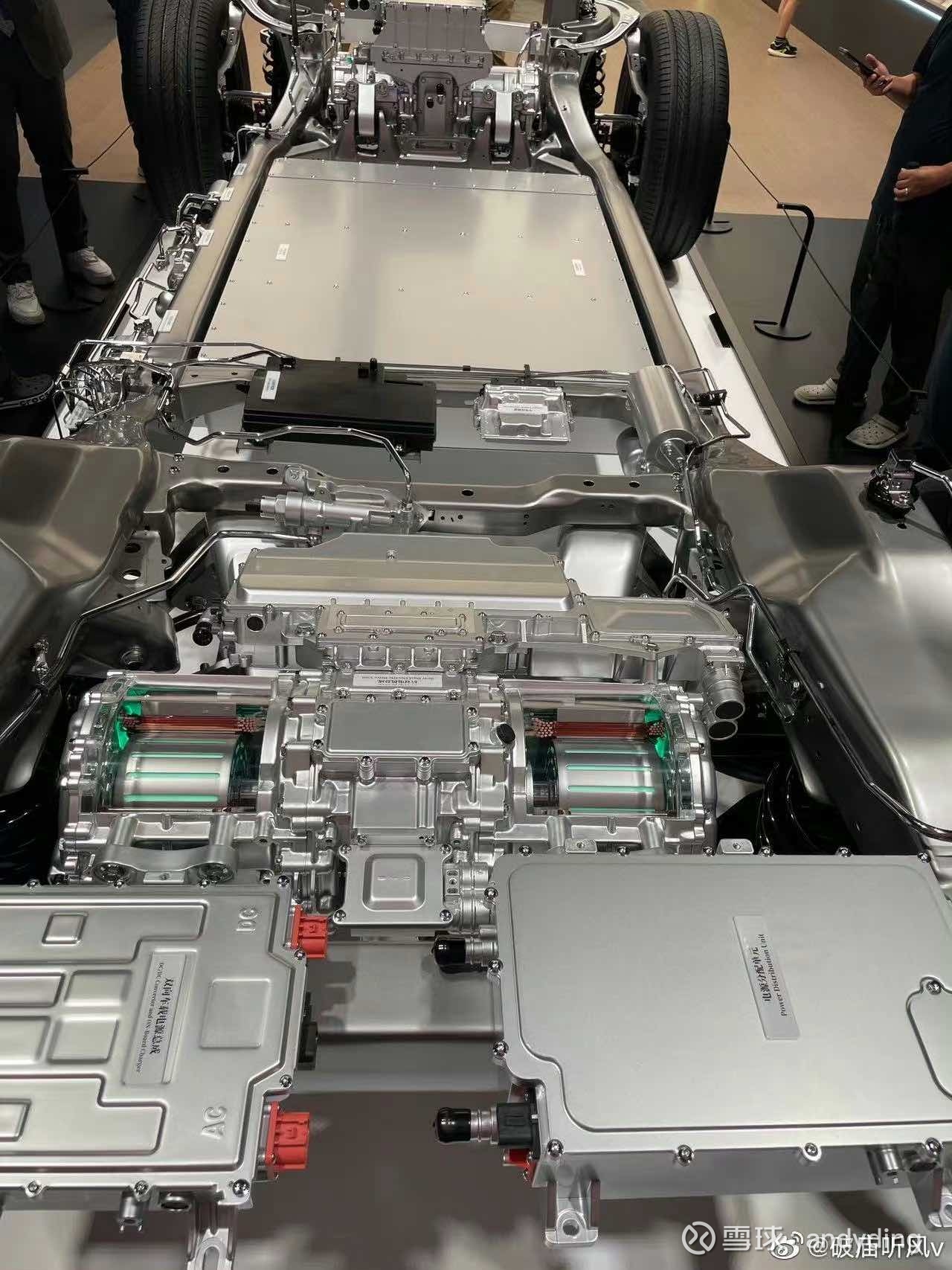 $比亚迪(SZ002594)$ 奔驰大G的底盘，整体桥； 比亚迪 仰望U8前后双叉臂式独立悬架；有懂的比较下差别吗？ - 雪球