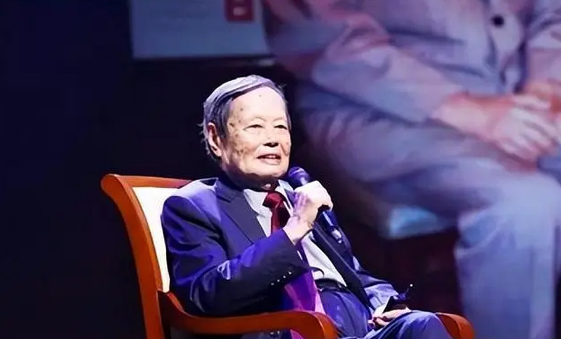 101岁的杨振宁，暮年最骄傲的除了翁帆，还有这3个人 101岁的杨振宁，暮年最骄傲的除了翁帆，还有这3个人网页链接提到杨振宁，大家第一时间想到 ...