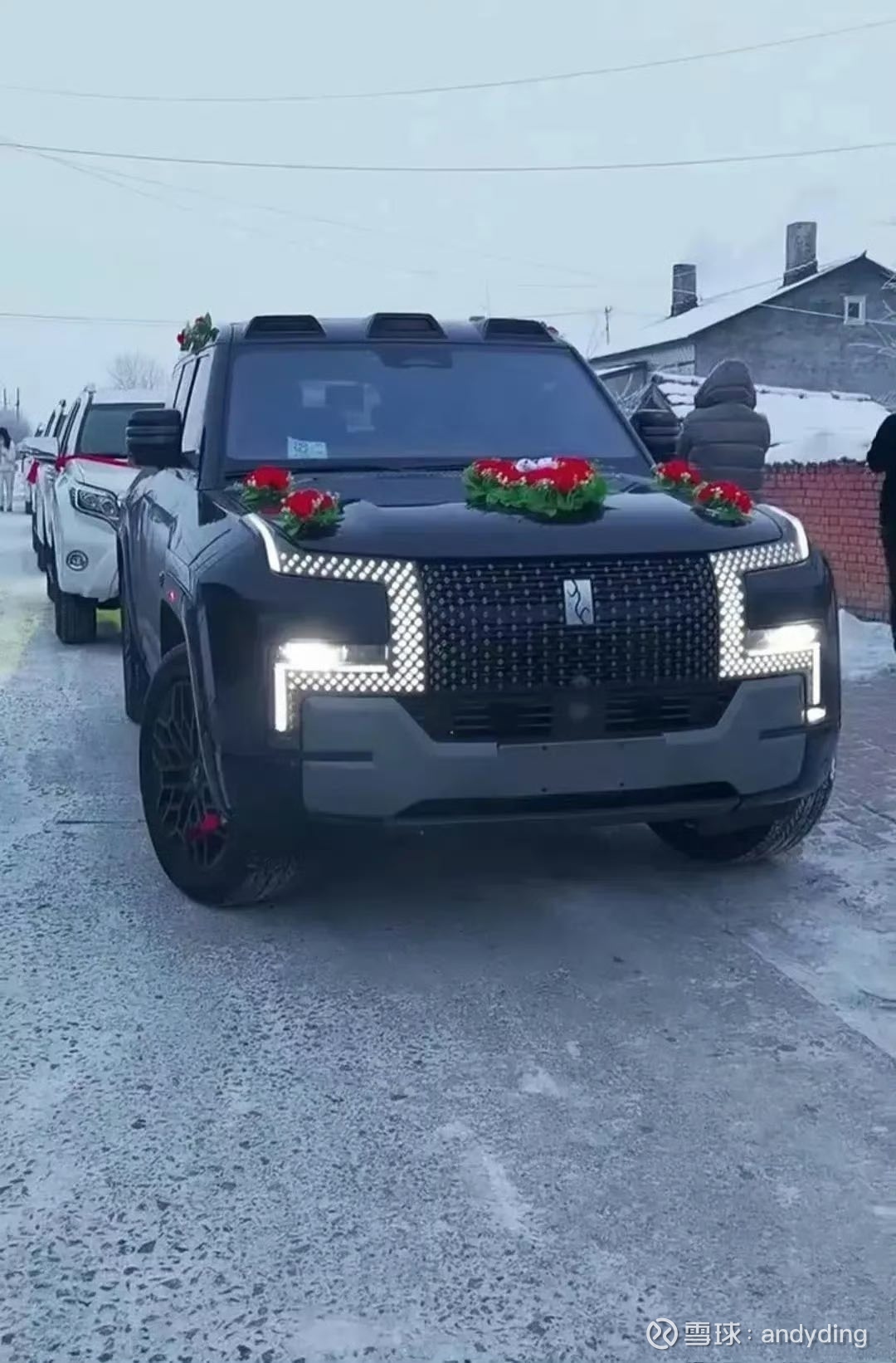 $比亚迪(SZ002594)$ 起码可以证明仰望U8的“百万豪车”标签属性建立起来了，貌似吸引眼球的是原地掉头和水中游泳... - 雪球