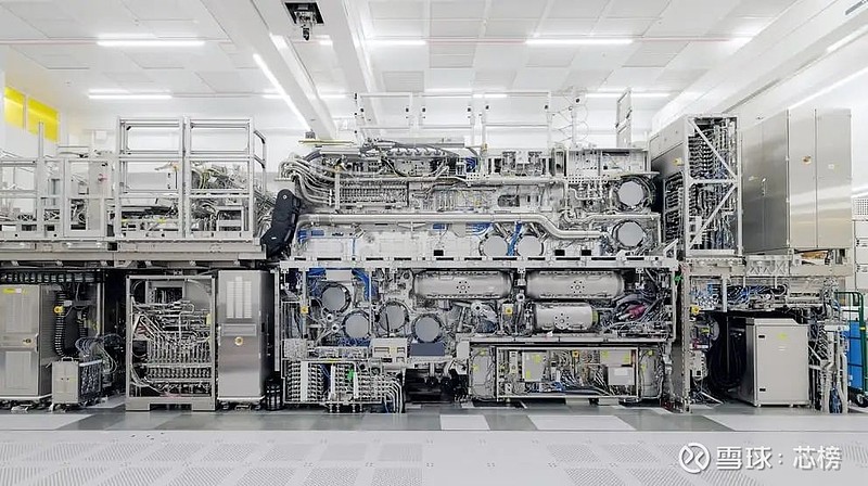 价值27亿元，ASML高数值孔径EUV光刻机组装画面公开 芯片设备制造商 阿斯麦 （ ASML ）2月10日向媒体展示新一代极紫外光刻机（EUV），型号为：TWINSCAN EX... - 雪球