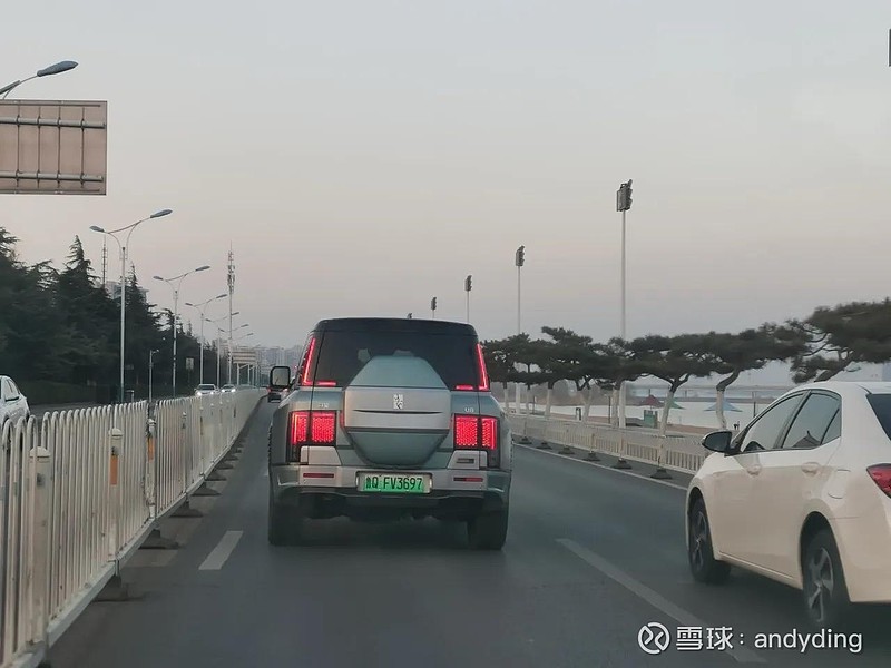 $比亚迪(SZ002594)$ 仰望U8在我心目中，除了前脸真是一辆堪称完美的车，外观侧面和后面都非常漂亮，内饰也是属于... - 雪球