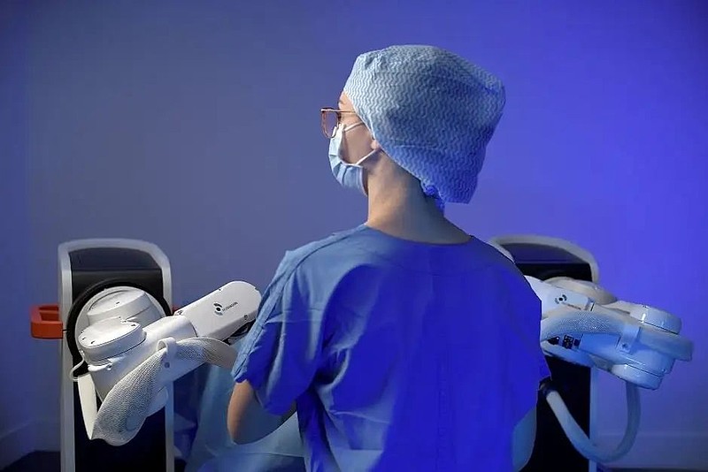 全球首个双臂眼科机器人，完成首例临床 2024年3月7日，开发出世界上首个双臂眼科手术机器人Luca™的公司AcuSurgical，宣布完成了 ...