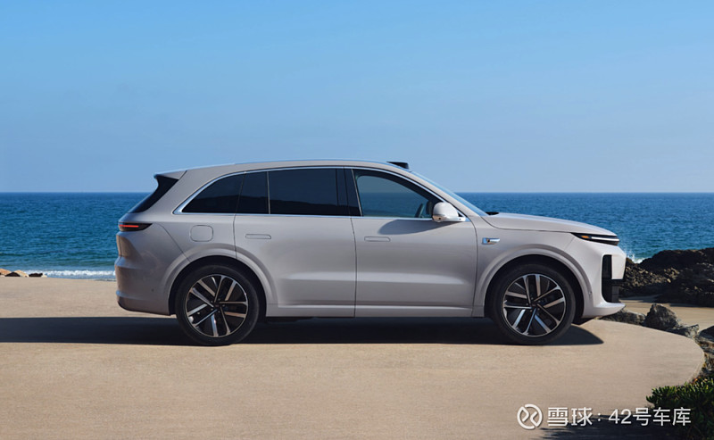 24.98 万起的 L6，能挽回理想的体面吗？ 在 MEGA 上栽了跟头之后，理想又回到熟悉的节奏上来了。 4 月 18 日，理想 L6 正式上市，共包括 2 个版本：... - 雪球