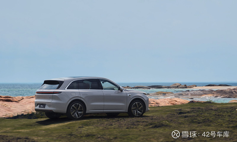 24.98 万起的 L6，能挽回理想的体面吗？ 在 MEGA 上栽了跟头之后，理想又回到熟悉的节奏上来了。 4 月 18 日，理想 L6 正式上市，共包括 2 个版本：... - 雪球