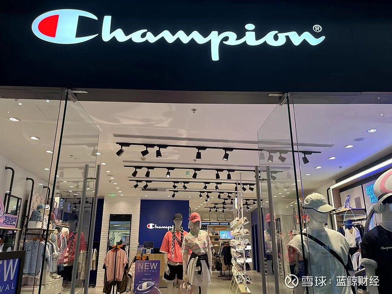 靠亚洲增长仍难脱困，运动潮牌Champion“八连降”后被母公司15亿美元甩卖 Champion门店 蓝鲸财经记者 王涵艺摄 蓝鲸财经记者 王 ...