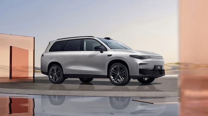 零跑C16：年轻人的第一台理想L6？ 在今年4月的北京车展， 零跑 官方放出狠话：“C16顶配车型售价不超20万”，吊足胃口。本以为会玩一点套路，定个19.9... - 雪球