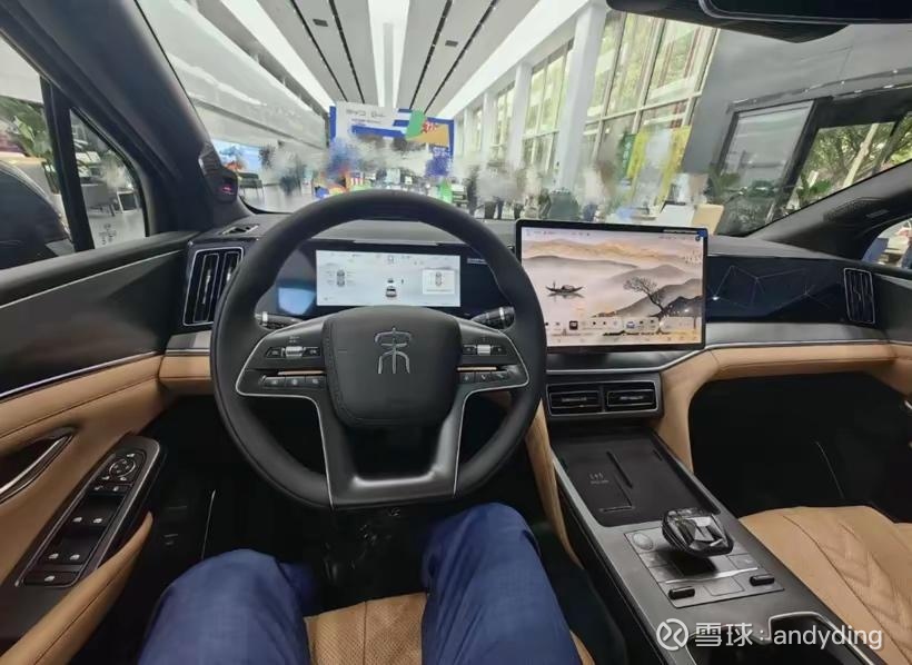 $比亚迪(SZ002594)$ 这个颜色本来挺好看的，可是看着前后侧面下包围的金属装饰，略感有点突兀了，大家都明白 比亚... - 雪球