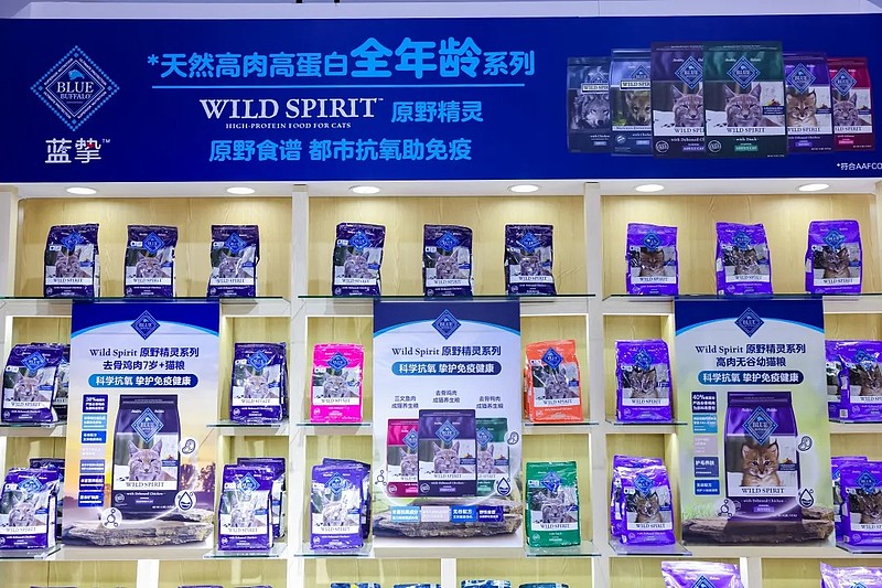 蓝挚：宠物行业的哈根达斯 从“爱她，就带她去哈根达斯”到“尽情宠自己” ，当年，一句广告词外加不菲的“身价”，成功让哈根达斯成为无数中国消费者 ...