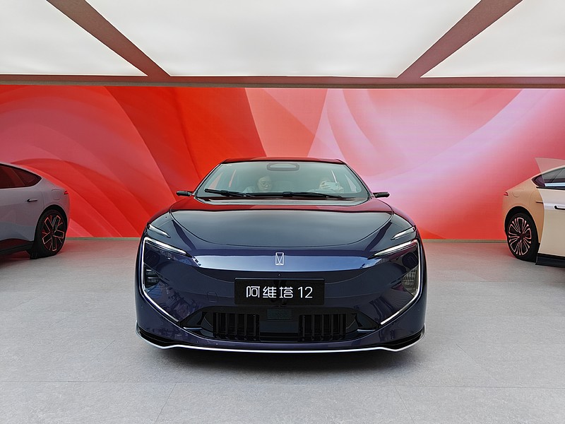 对标56E，新款阿维塔12起售价26.99万元 11月2日，阿维塔科技宣布，阿维塔12双动力正式上市。新车共推出纯电、增程两种动力共六款车型，官方售价26.99万元起；... - 雪球