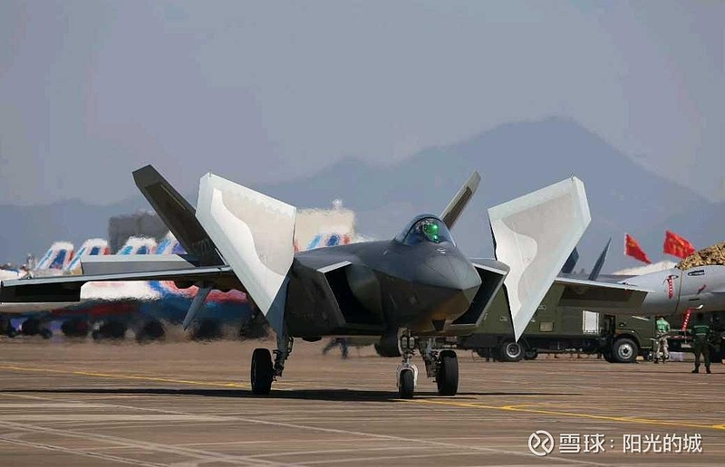 浅聊成飞J20与沈飞J35的相辅相成关系及其前景展望。 第一个问题：J20与J35两者是不是竞争关系？这个问题，沈飞首席专家自己就解释的很好，J20与J35的用途是相辅相成的关... - 雪球