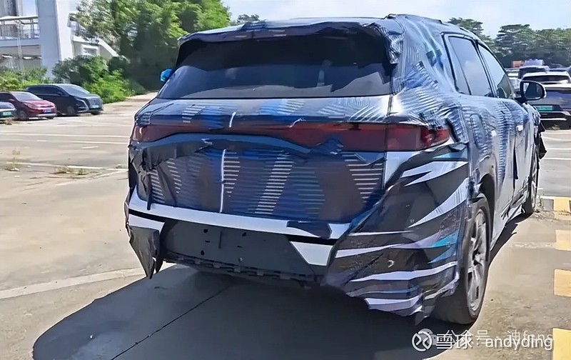 $比亚迪(SZ002594)$ 唐L谍照可以确认的改变（相对唐）：简约净色的内饰、用上了怀挡、五连杆来了、高阶智驾给了、... - 雪球