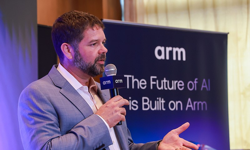 Arm阐述AI野心：从芯片到生态，构建未来社会基石 2025年5月22日， Arm 高级副总裁兼终端事业部总经理Chris Bergey在北京 ...