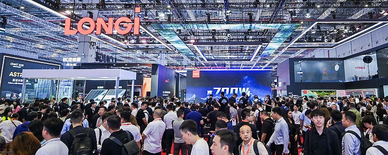 重磅！隆基正式发布HIBC技术及其量产组件 6月11日，在第18届（2025）国际太阳能光伏展（SNEC）上， 隆基 正式发布其全新研发的HIBC技术及量产组件产品... - 雪球