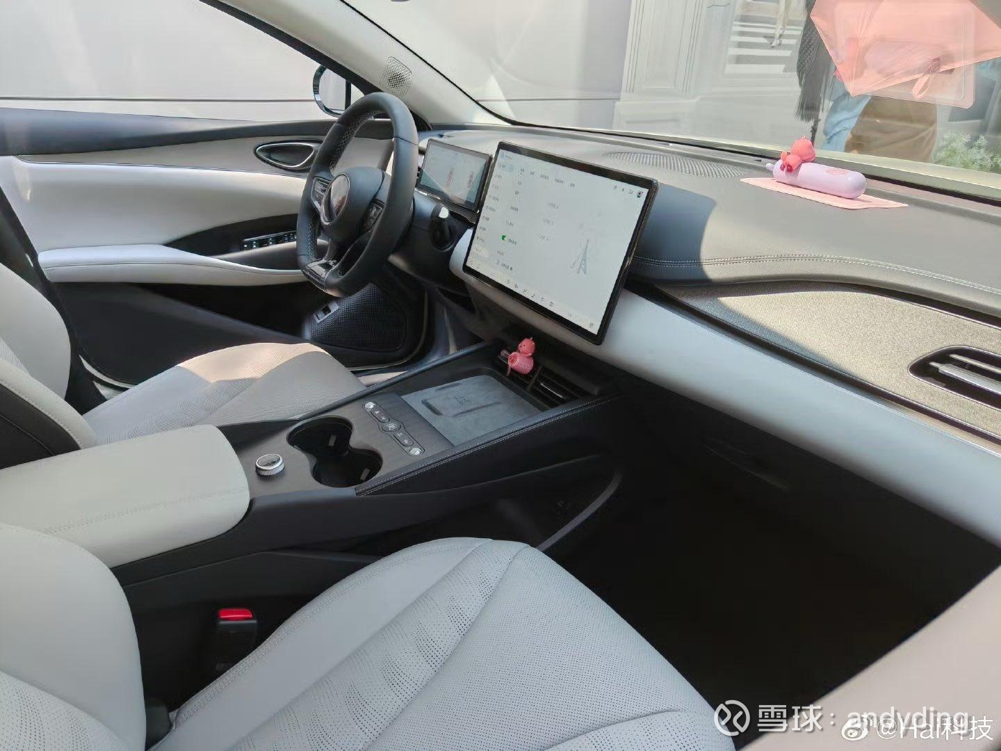 $比亚迪(SZ002594)$ 海豹06 DM-i旅行版内饰终于看不到钢琴烤漆了，怀挡也没有缺席，好评。 - 雪球
