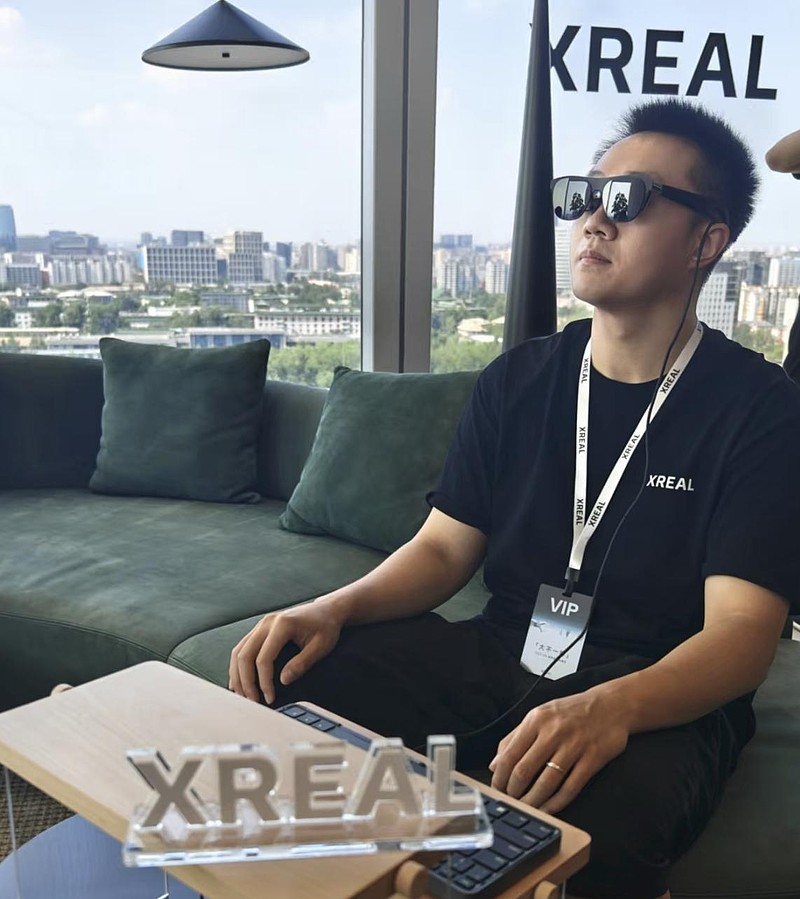 对话XREAL CEO徐驰：没有AR的AI是“睿智的盲人”，给小米AI眼镜打最高分 智东西作者 | 云鹏智东西7月22日报道，刚刚，AR眼镜头 ...