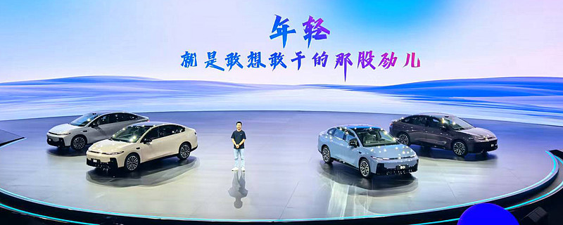 小鹏MONA迎来最强劲对手！零跑B01定价够狠 小鹏 MONA M03迎来最强劲对手， 零跑 B01正式上市。新车一共分为六个版本，价格区间在8.98万元-11.98万... - 雪球