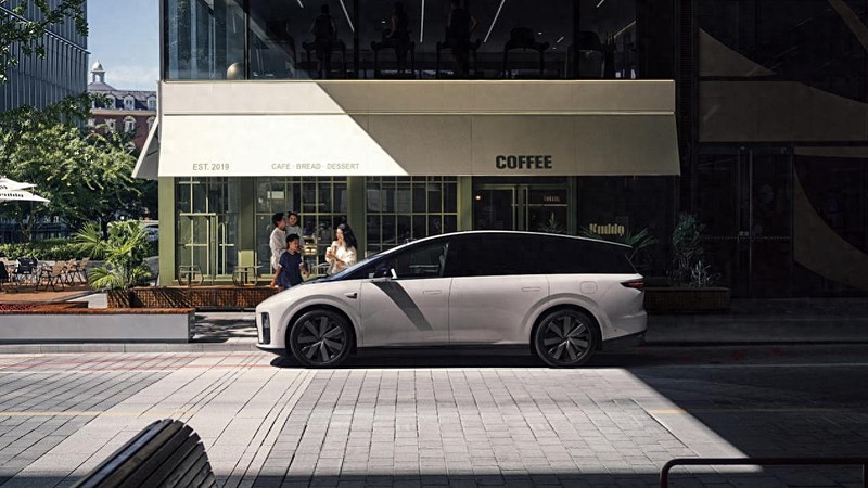 理想汽车首款纯电SUV理想i8发布 零售价32.18万到36.98万 雷递网 乐天 7月29日理想汽车今日正式发布家庭六座纯电SUV——理想i8。作为理想汽车首款纯电SUV，理想i8的全国统 ...