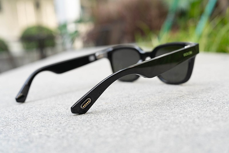 BOLON AI眼镜体验：颜值大涨，内功依然很Rokid 过去一年里，小雷体验了市面上主流的智能眼镜产品，同时也自费买下了其中两款以满足日常 ...