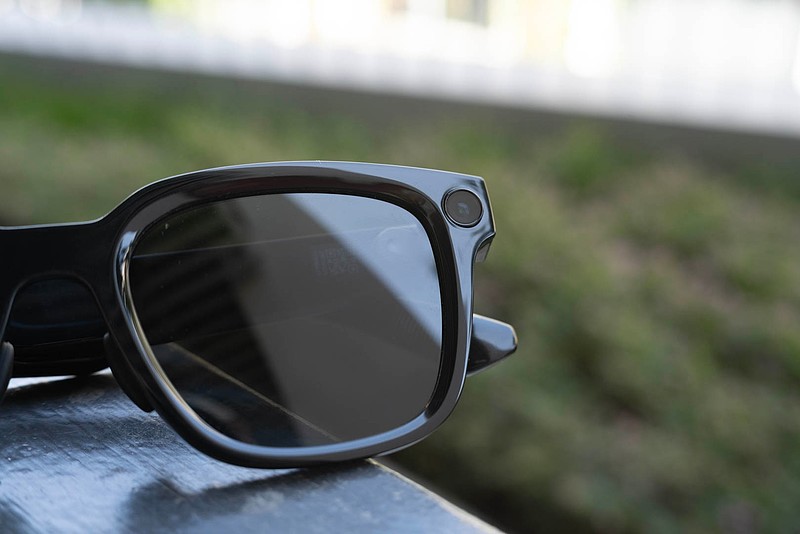 BOLON AI眼镜体验：颜值大涨，内功依然很Rokid 过去一年里，小雷体验了市面上主流的智能眼镜产品，同时也自费买下了其中两款以满足日常 ...